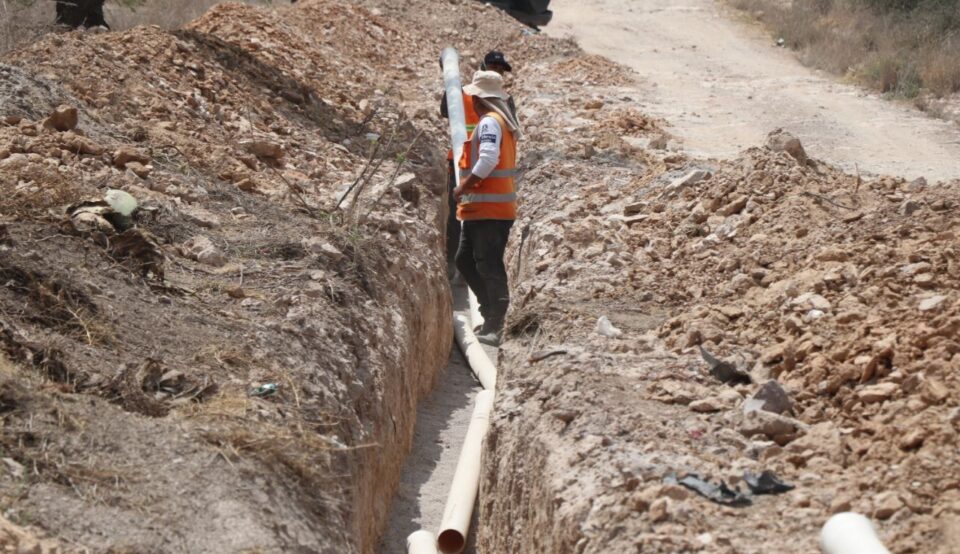Caasim pone en operación nueva línea de distribución de agua en Tlaxiaca