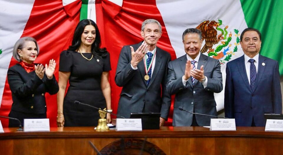 Congreso reconoce la trayectoria de José Vergara con la presea Pedro ...